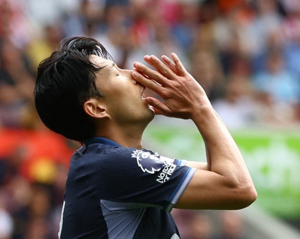 [EPL] 손흥민, 캡틴 데뷔전 PK허용 빌미…평점 팀내 최저 : 네이트 스포츠