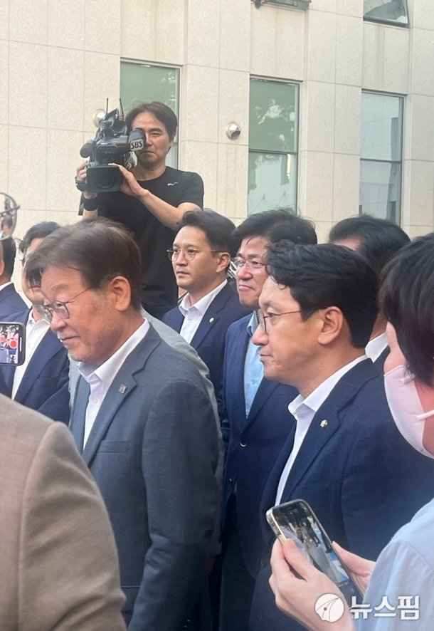 [종합]이재명 2차 조사 후 귀가…검찰 증거 제시 하나도 못했다 네이트 뉴스