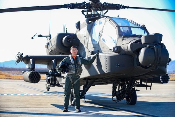 올해의 육군 '탑 헬리건', 아파치 조종사 '김영은 준위' 등극 : 네이트 뉴스