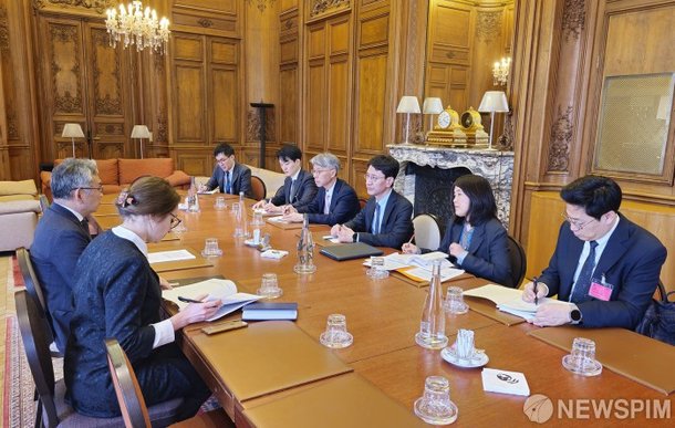 김윤상 기재부 차관,요시키 다케우치 OECD 사무차장 면담 : 네이트 뉴스