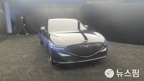 '완벽한 블랙 차별화' 제네시스 G90 블랙 출시…1억3800만원부터 : 네이트 뉴스