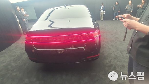 '완벽한 블랙 차별화' 제네시스 G90 블랙 출시…1억3800만원부터 : 네이트 뉴스