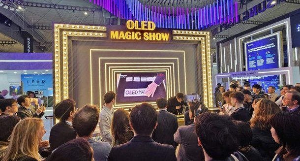 [포토] MWC 빛낸 삼성디스플레이의 OLED : 네이트 뉴스