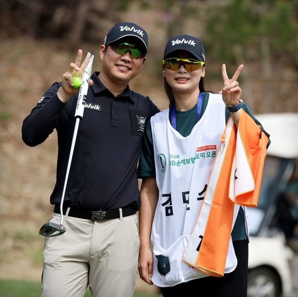 [KPGA] 스크린과 필드 병행 '이도류' 김민수, 개막전 첫 날 공동 선두 : 네이트 스포츠