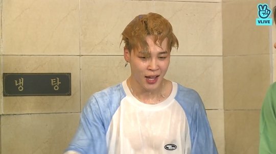 방탄소년단 지민 물에 젖은 티셔츠에 드러난 성난 복근 핫해 네이트 연예