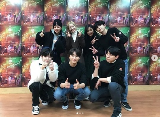 트와이스, 데이식스 콘서트 찾았다 'JYP 한솥밥 의리'[SNS★컷] : 네이트 연예