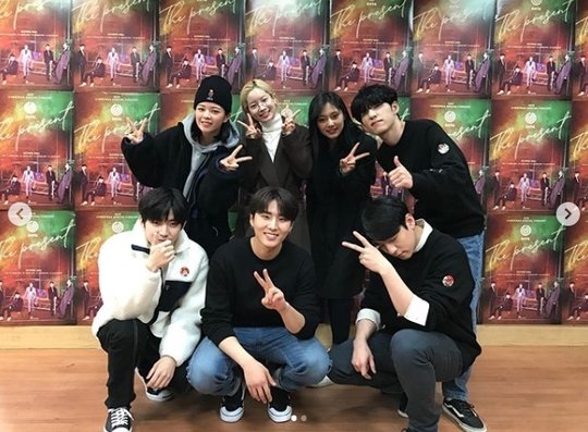 트와이스, 데이식스 콘서트 찾았다 'JYP 한솥밥 의리'[SNS★컷] : 네이트 연예