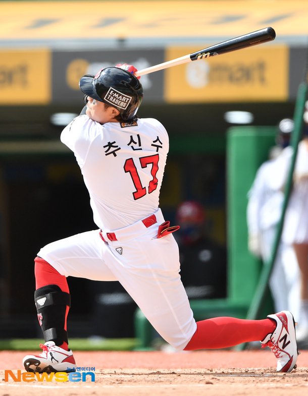 추신수, KBO리그 데뷔 첫 타석은 풀카운트 헛스윙 삼진 : 네이트 스포츠