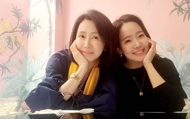 소유진, 전인화와 훈훈 선후배샷 '자연스럽게' 우정ing[SNS★컷] | 네이트 연예