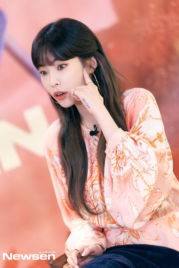 헤이즈 '손등 타투 Heige'[포토엔HD] : 네이트 연예