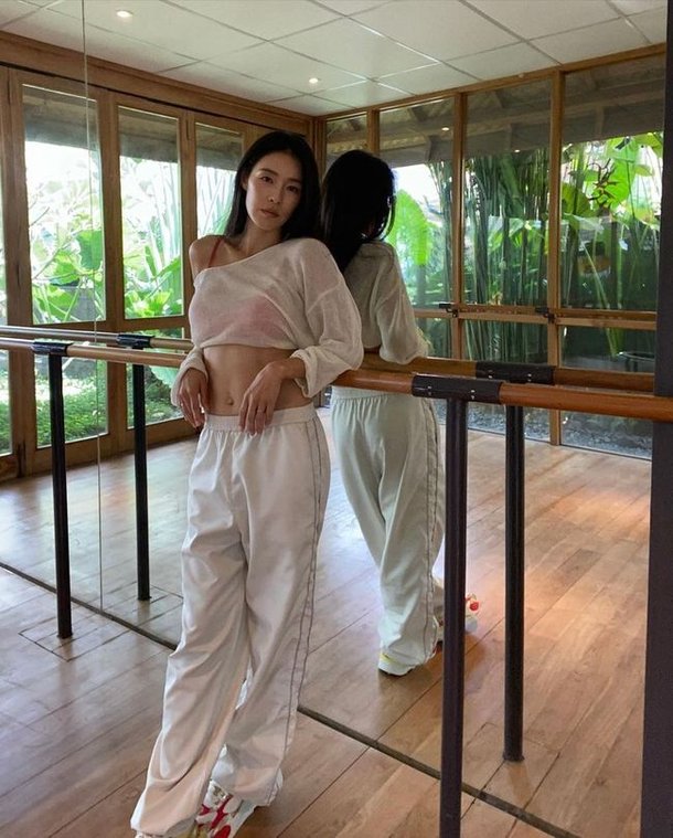 가희, 168cm·52.9kg 스펙 복근은 이정도…툭 튀어나온 11자 : 네이트 연예