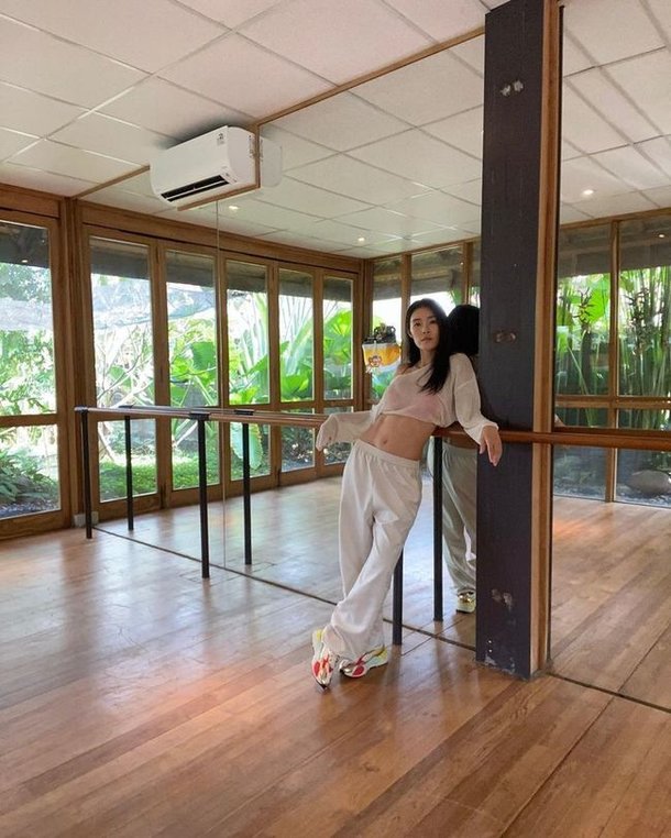 가희, 168cm·52.9kg 스펙 복근은 이정도…툭 튀어나온 11자 : 네이트 연예