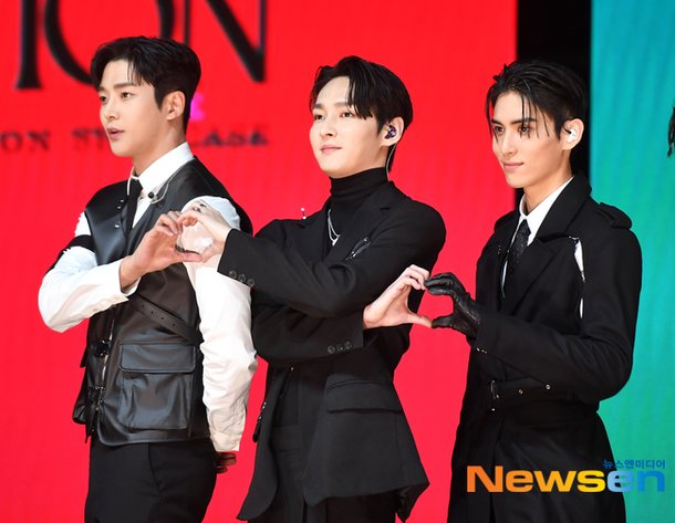 SF9로운-주호-유태양, 셋이서 만든 하트[포토엔HD] : 네이트 연예