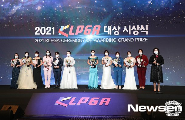 '국내 특별상' 받는 2021 KLPGA 주역들 [포토엔HD] : 네이트 스포츠
