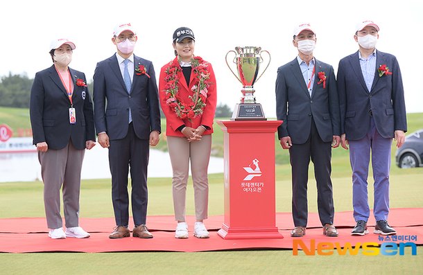 장수연, KLPGA 2022 첫 개막전 우승 포토타임 [포토엔HD] : 네이트 스포츠