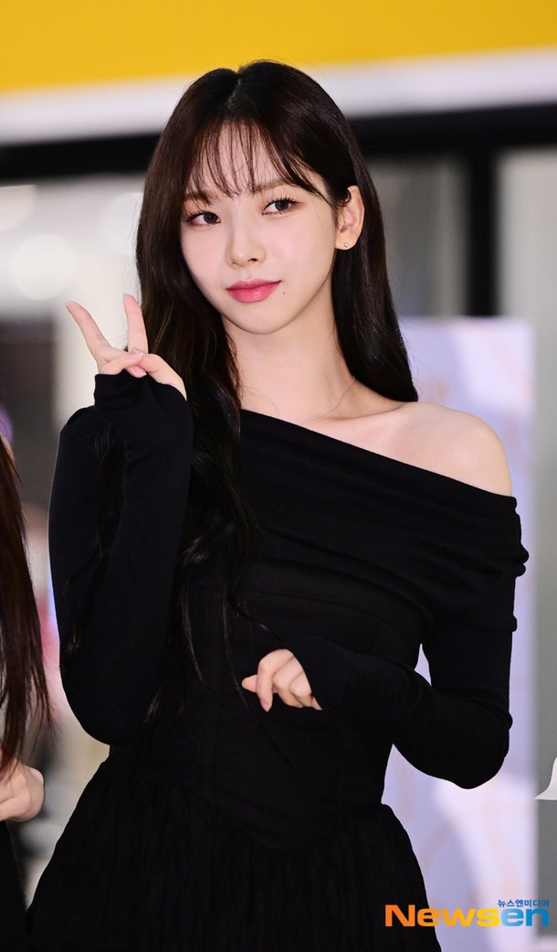 에스파 카리나, 기습적인 브이[포토엔HD] : 네이트 연예