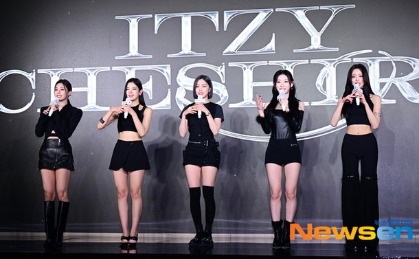 "박진영 PD님 최애곡" 글로벌 상승세 ITZY, 5인5색 고양이 '체셔' 컴백[종합] : 네이트 뉴스