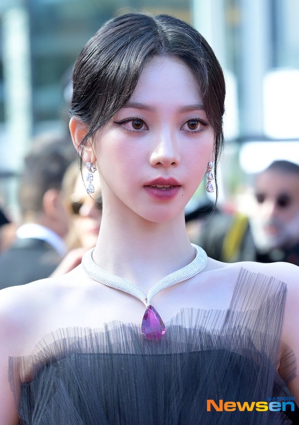 에스파 카리나, 칸에서 빛나는 CG미모[포토엔HD] | 아이돌24시 : 네이트 연예