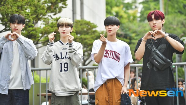 AB6IX, 패셔너블한 출근길 포즈 [포토엔HD] : 네이트 연예