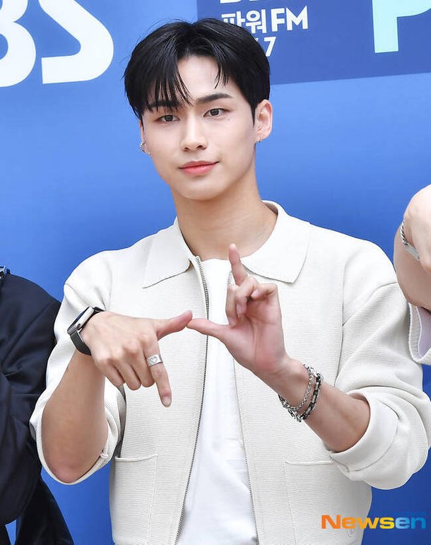 JMS 신도 논란 DKZ 경윤, 결국 팀 탈퇴 "연내 군입대" [공식입장] : 네이트 연예