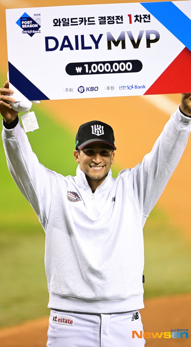 WC 1차전 데일리 MVP 쿠에바스 "빅게임피처 비결? 그저 정규시즌 1G 더 한다는 생각으로" : 네이트 스포츠