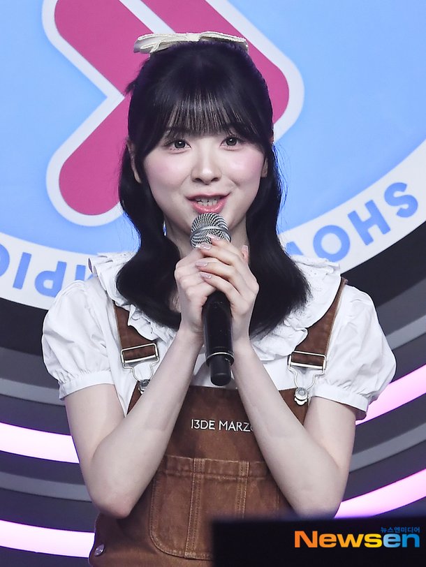 스페셜 MC 'NiziU 미이히'~♥ [포토엔HD] : 네이트 연예