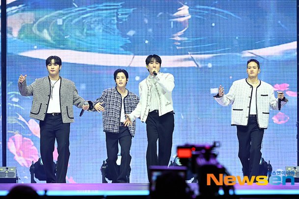 비투비(BTOB) 'K 아레나 꽉 채우는 감미로운 목소리'[포토엔HD] : 네이트 연예