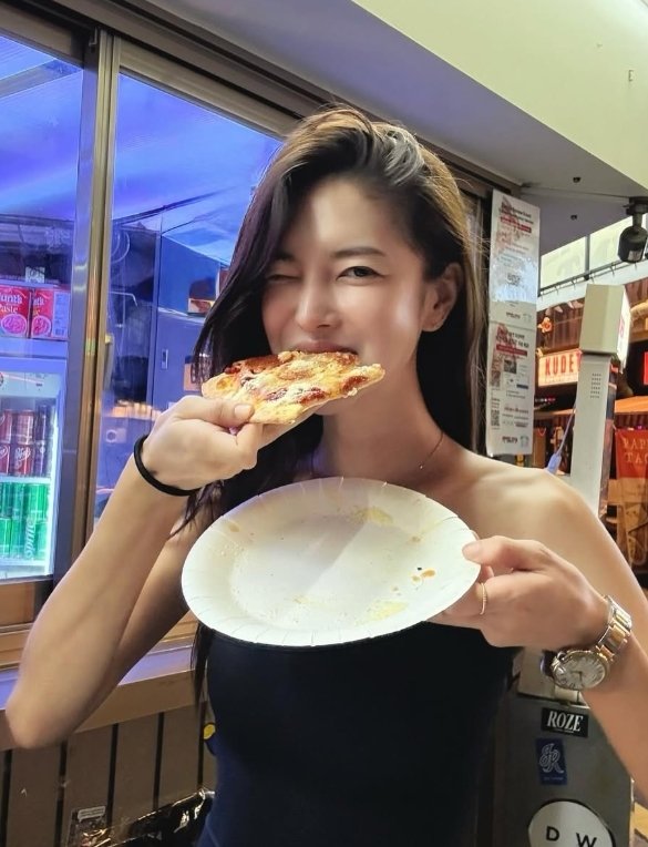 '168cm·47kg' 김윤지, 16kg 빼더니 폭풍 피자 먹방…그래도 슬림한 근황 : 네이트 연예