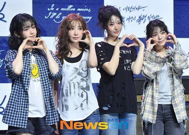 QWER, 프리즘필터 계약 종료…이동혁 PD와는 계속[공식] : 네이트 연예