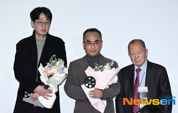 KFPA 특별상 받는 '1980 사북' 박봉남 감독-한경수 프로듀서 [포토엔HD] : 네이트 연예