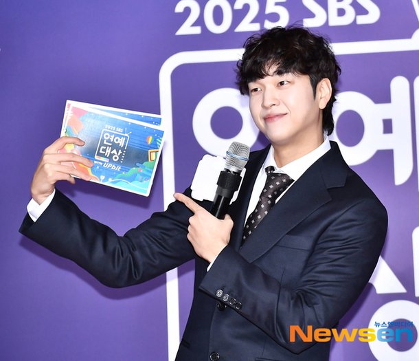 유재필, SBS 연예대상 진행은 내게 맡겨라 [포토엔HD] : 네이트 연예