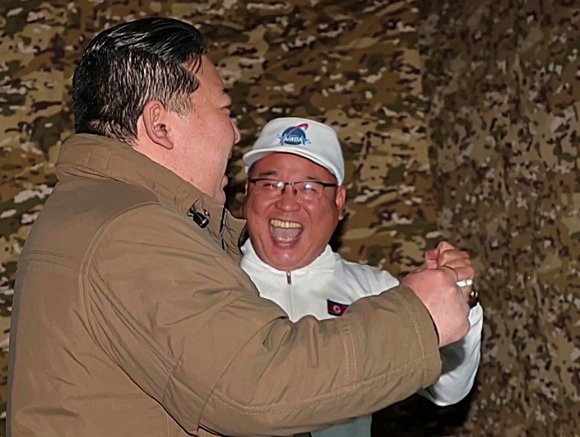 '미국 나사(NASA) 표절?' 북한 국가항공우주기술총국 나타(NATA) 로고 [포토多이슈] : 네이트 뉴스