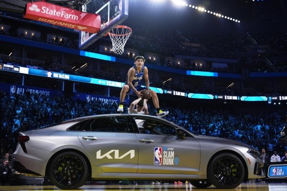 기아 K5, NBA 올스타 덩크슛 대회 '조연' : 네이트 뉴스
