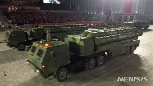 북한, 당 창건 75주년 열병식에 등장한 'KN-06' : 네이트 뉴스