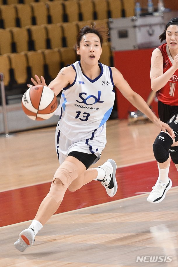 신한은행, BNK 꺾고 단독 3위…KB·우리은행 PO 확정(종합) : 네이트 스포츠