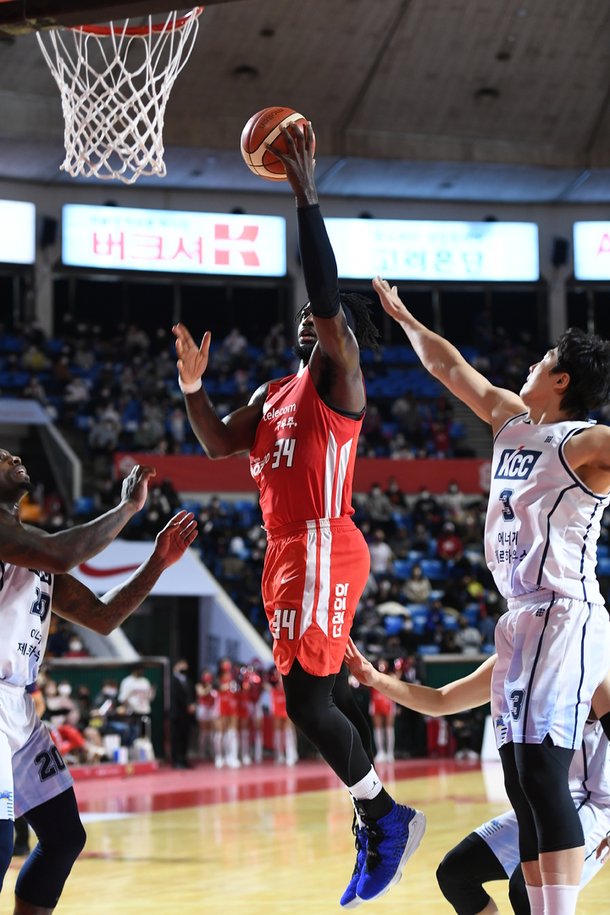 '워니 42점' SK, 17점차 뒤집기…대역전극 펼치며 KCC 제압 : 네이트 스포츠