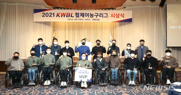 KWBL 시상식 기념촬영 : 네이트 뉴스