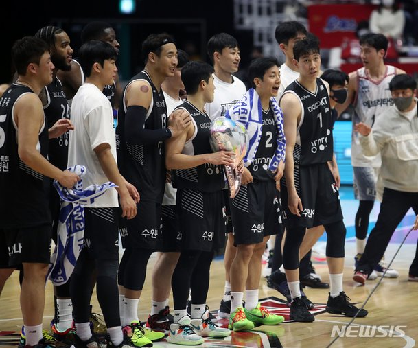 kt, KGC 꺾고 4강PO 1차전 승리 : 네이트 스포츠