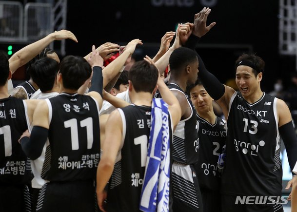 kt, KGC 꺾고 4강PO 1차전 승리 : 네이트 스포츠