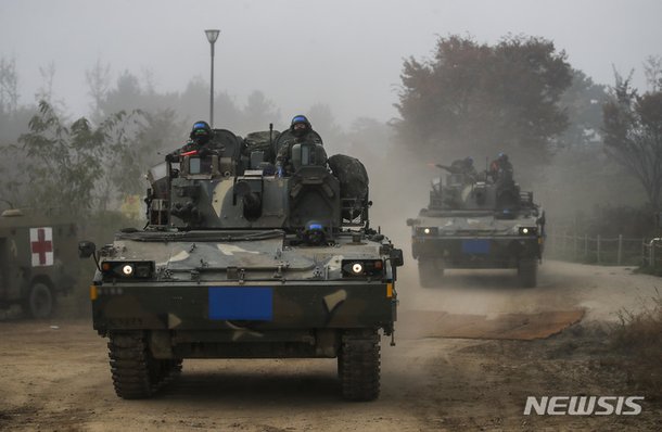 훈련장 들어오는 K21 장갑차 : 네이트 뉴스