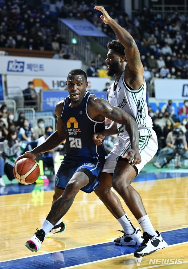 '라건아 21점 21리바운드' KCC, DB에 15점차 완승 : 네이트 스포츠