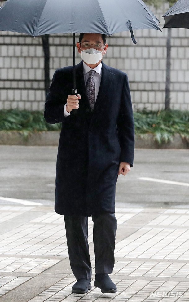 공판 출석하는 이재용 회장 : 네이트 뉴스