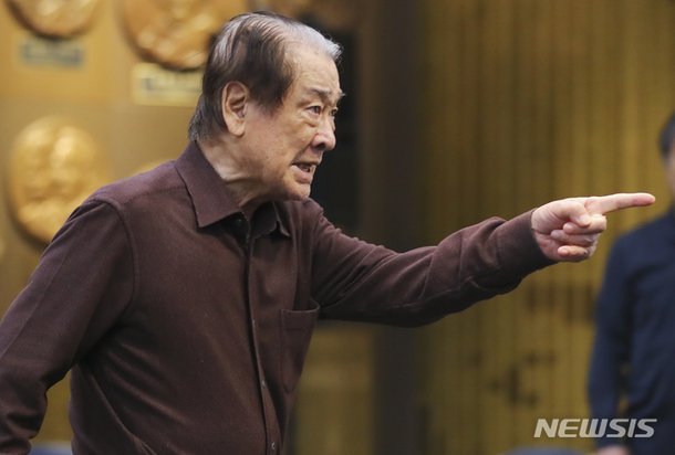 리어왕 연기하는 이순재 : 네이트 뉴스