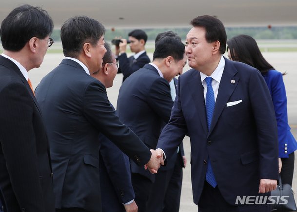 윤석열 대통령, G7 정상회의 일정 마치고 귀국 : 네이트 뉴스