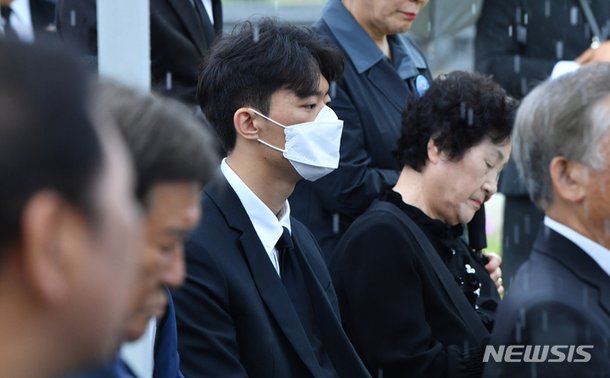 전우원, '5·18헌신' 정동년 선생 1주기 추모 : 네이트 뉴스