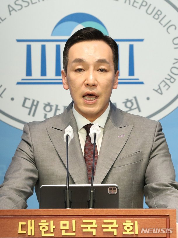 조국 전 장관 관련 논평하는 김민수 대변인 : 네이트 뉴스