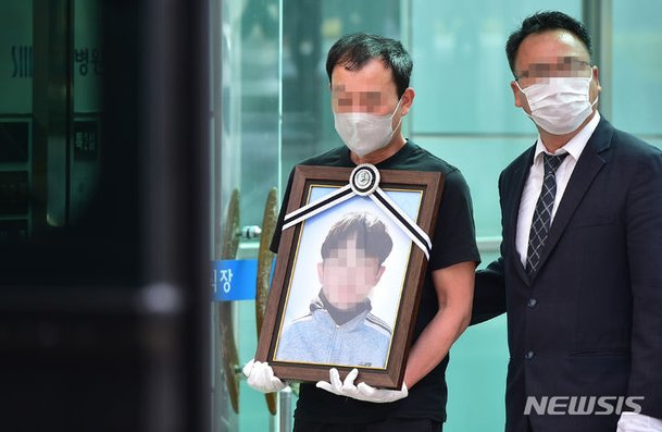 아파트 흔들의자 초등학생 사망 '눈물의 발인식' : 네이트 뉴스