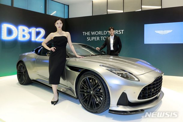 애스터마틴, 슈퍼 투어러 DB12 공개 : 네이트 뉴스