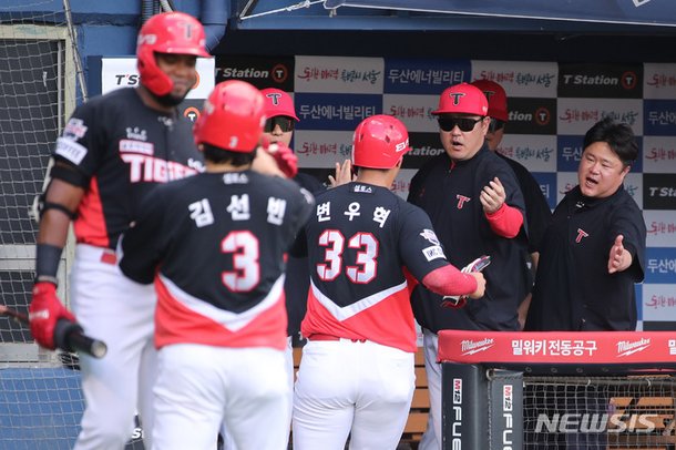 휘청이는 KIA, 산 넘어 산…LG·SSG 차례로 만난다 : 네이트 스포츠