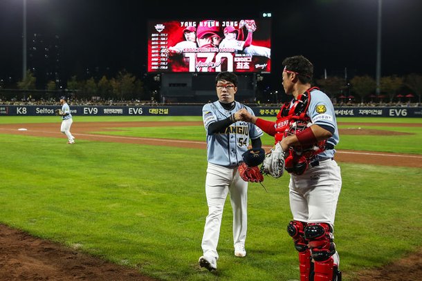양현종, KBO리그 사상 최초 9시즌 연속 170이닝 이상 투구 : 네이트 스포츠